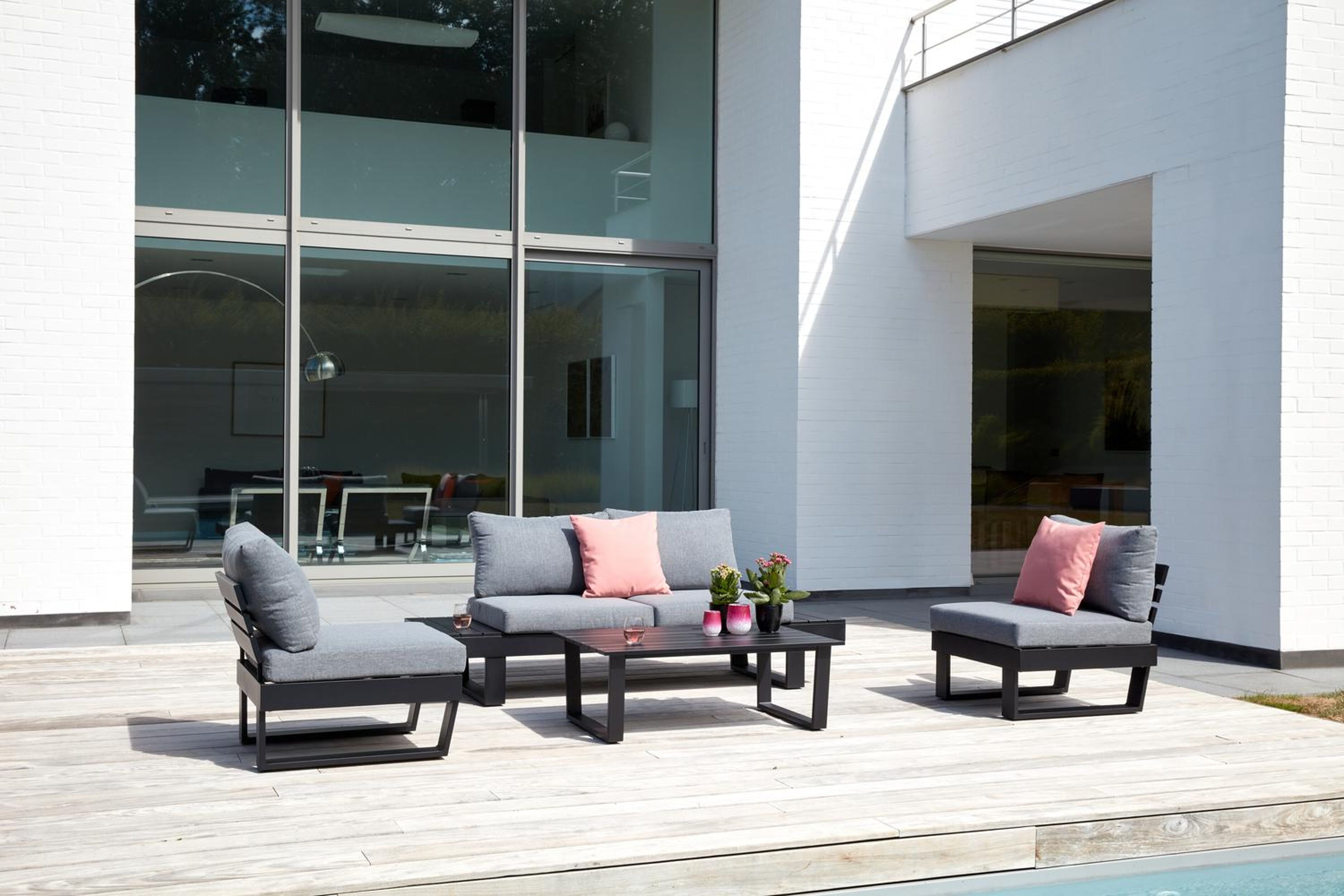 Alora loungeset in zwart aluminium met grijs polyester kussens en ...